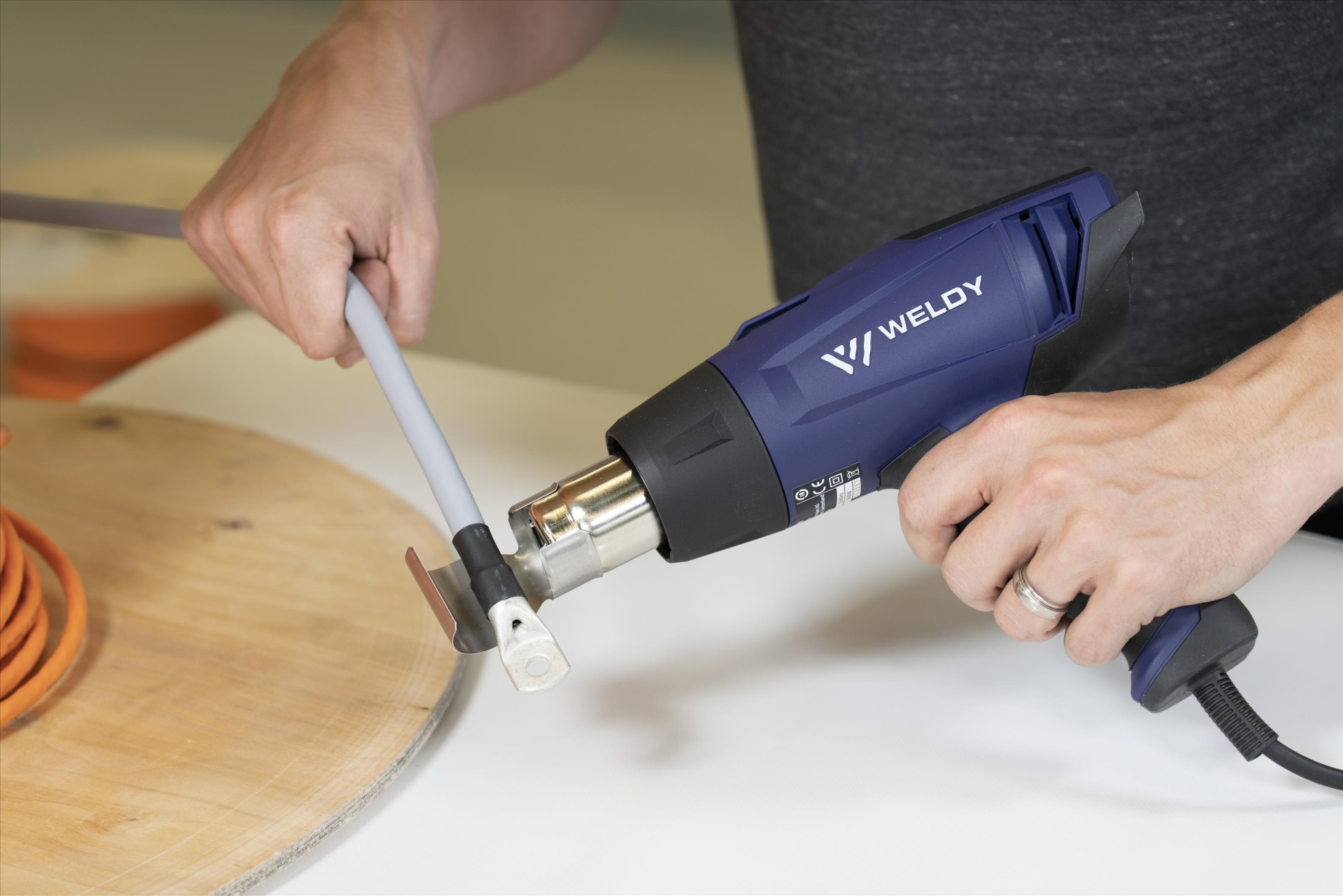 Dùng Máy Khò Weldy Co Màng Cáp Điện Ô Tô HG 530-A – Vì Sao Nên Chọn Weldy?